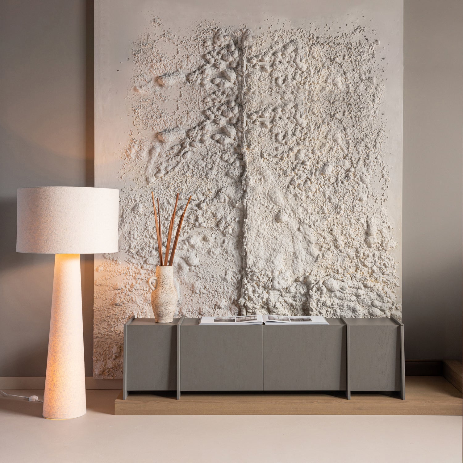 LOFT FLOOR LAMP XXL METAL/BOUCLE NATURAL 187xO35CM – BOIS BLANC HOME